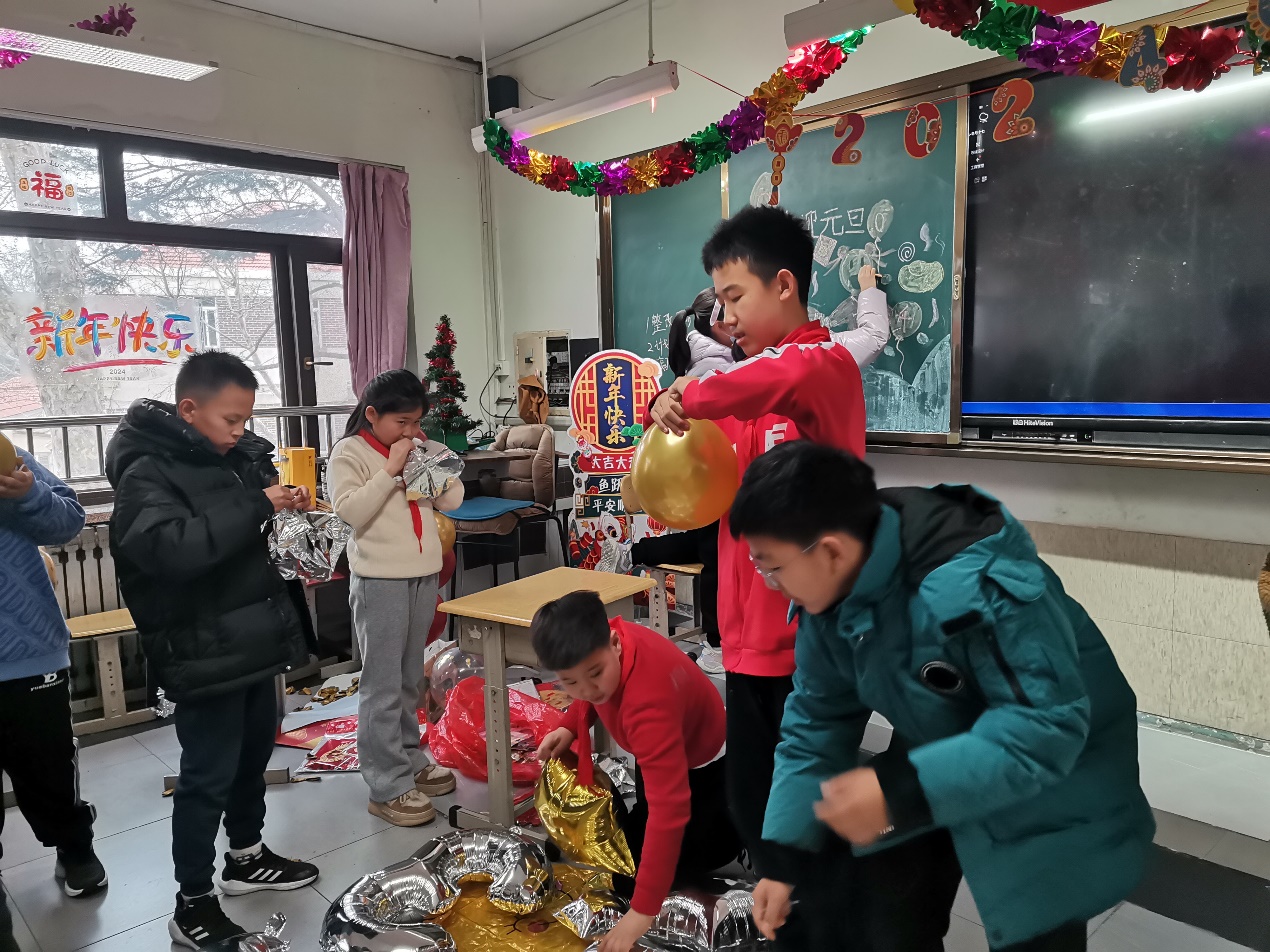 庆元旦 迎新年——青岛嘉峪关学校元旦大联欢 - 青岛新闻网